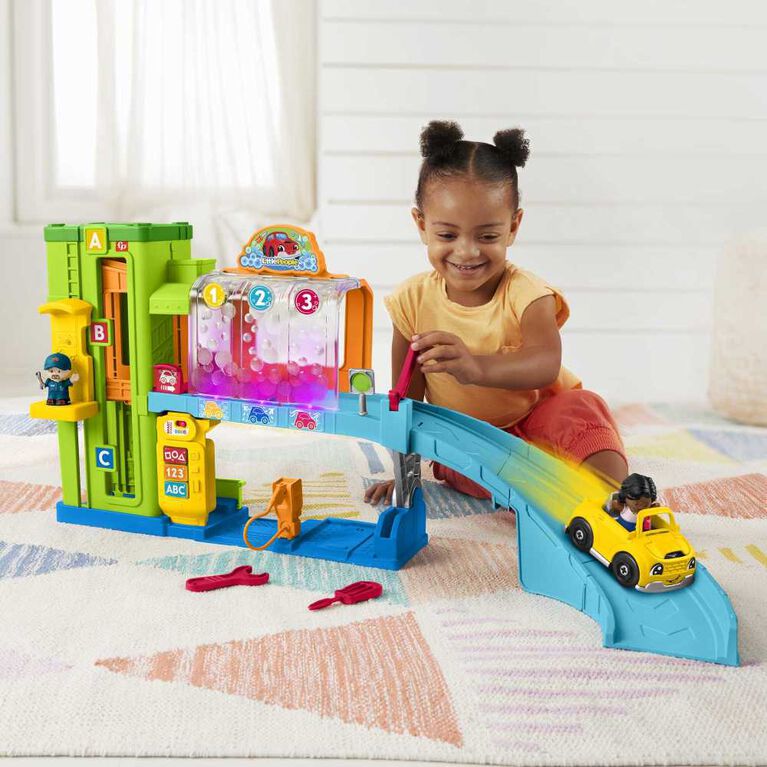 Fisher-Price Little People Light-Up Learning Garage Toddler Playset, 5 ...