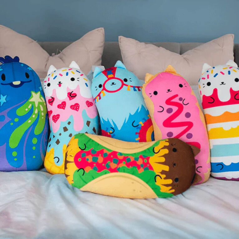 Cats vs Pickles! Huggers - Eclair - R Exclusive | Toys R Us Canada