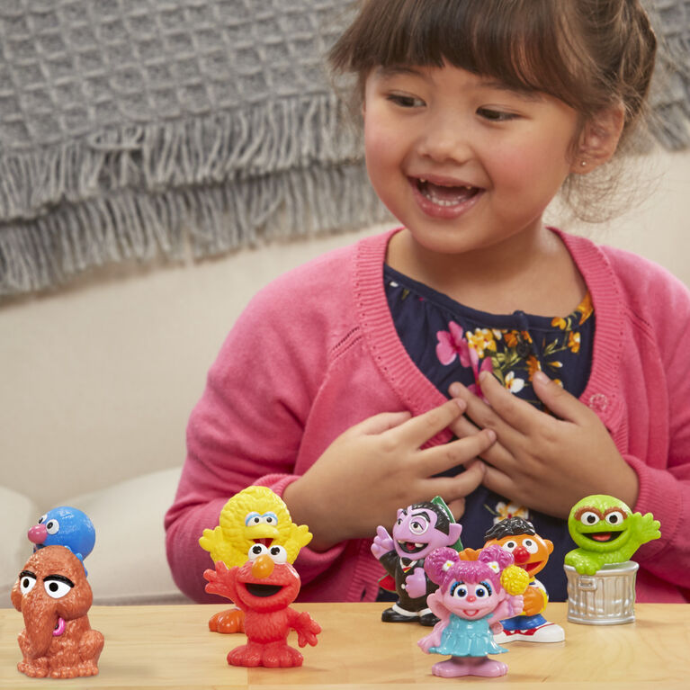 Sesame Street Deluxe Figure Set, Includes 11 Collectible Figures - R ...