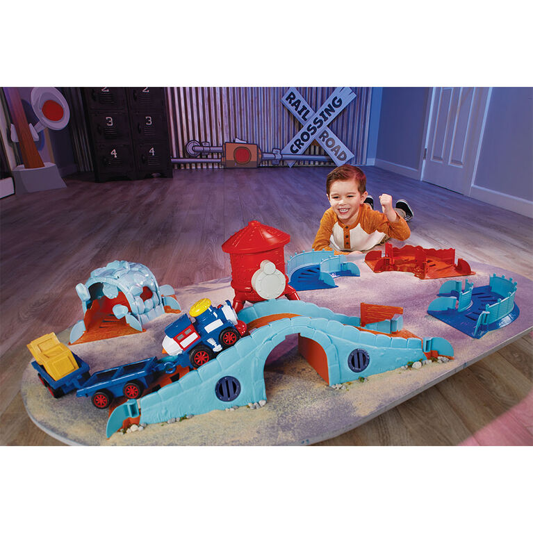 Little Tikes Slammin' Racers Runaway Railroad Set and Train with Sounds ...
