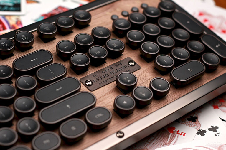 USB Retro Classic Mechanical Keyboard (ARTISAN) | Toys R Us Canada