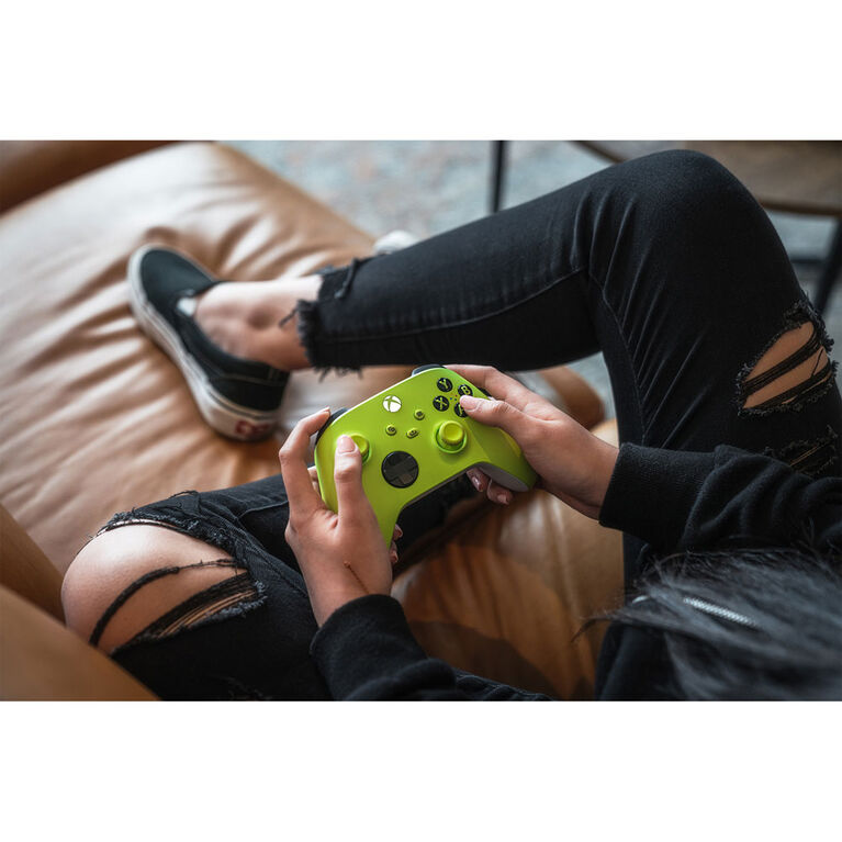 Xbox Series SX Wireless Controller Electric Volt | Toys R Us Canada